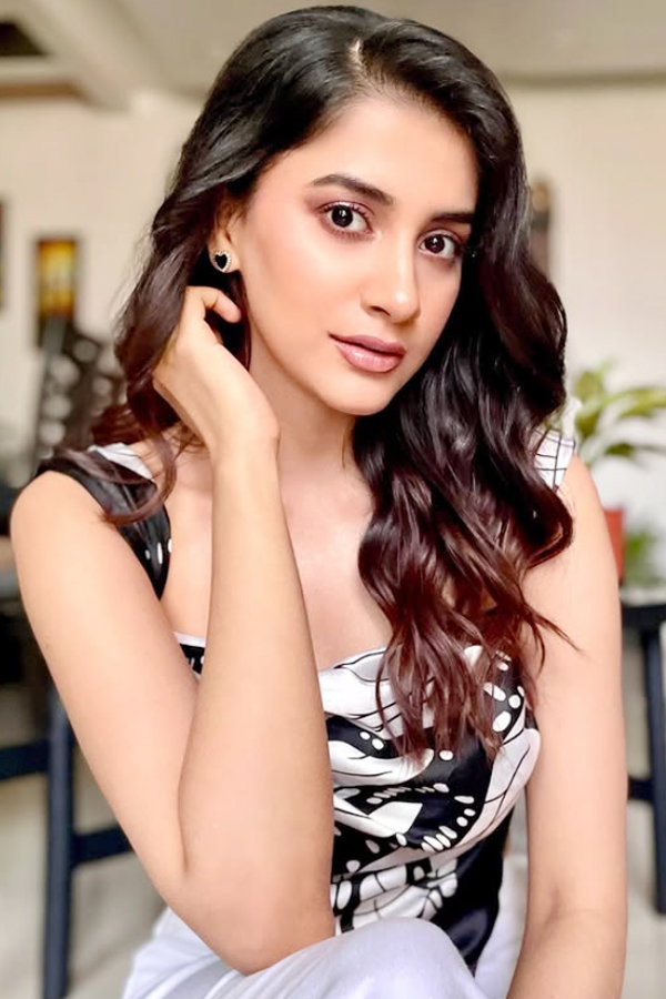 స్టైలిష్ లుక్‌లో సిమ్రాన్ శర్మ ఫొటోస్ .. డోస్ మీద డోస్ | simran sharma beautiful glam photos ...